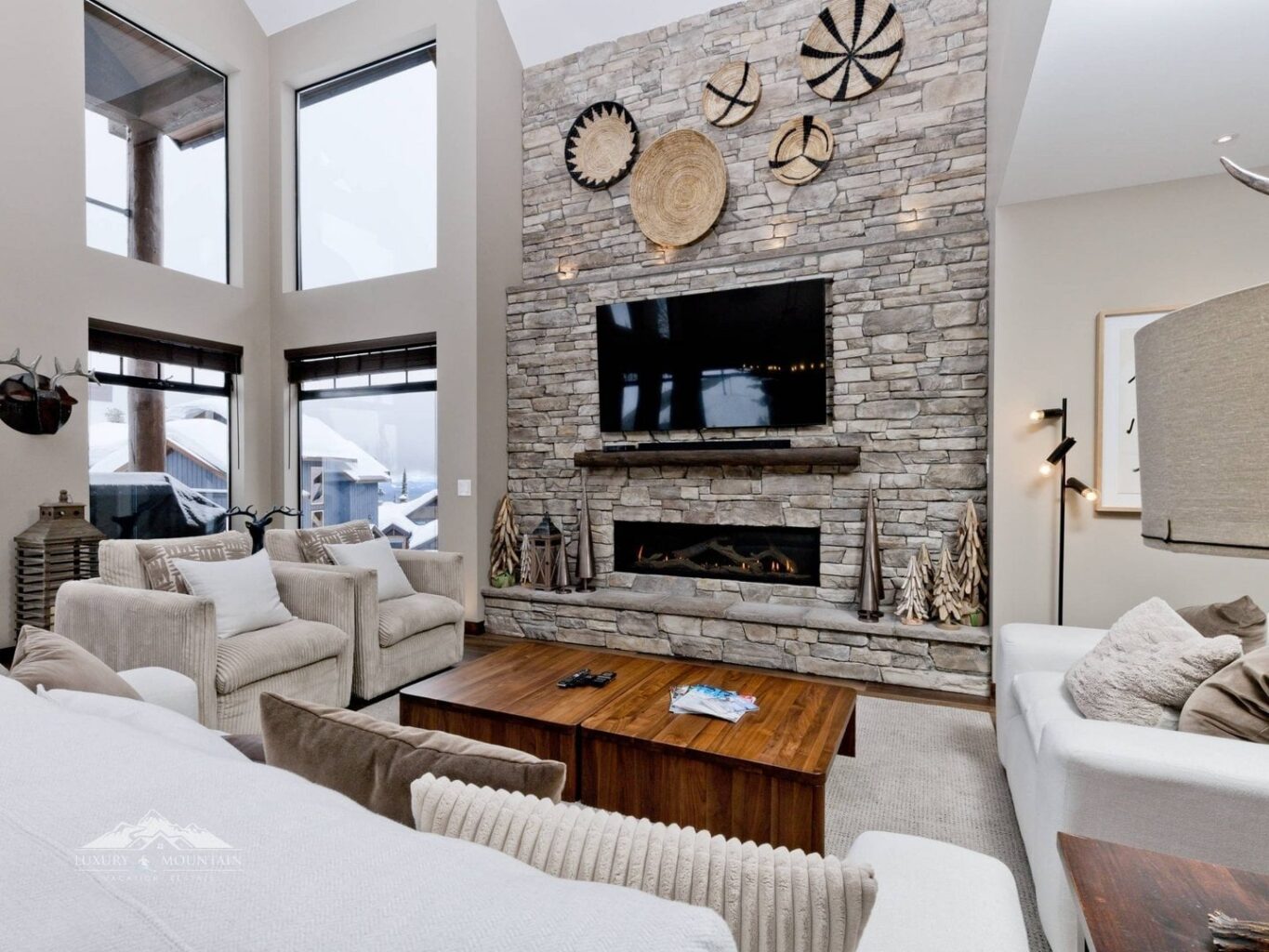 Mt Womple – Luxury 5-Bedroom Ski-In/Ski-Out Chalet | LMVR