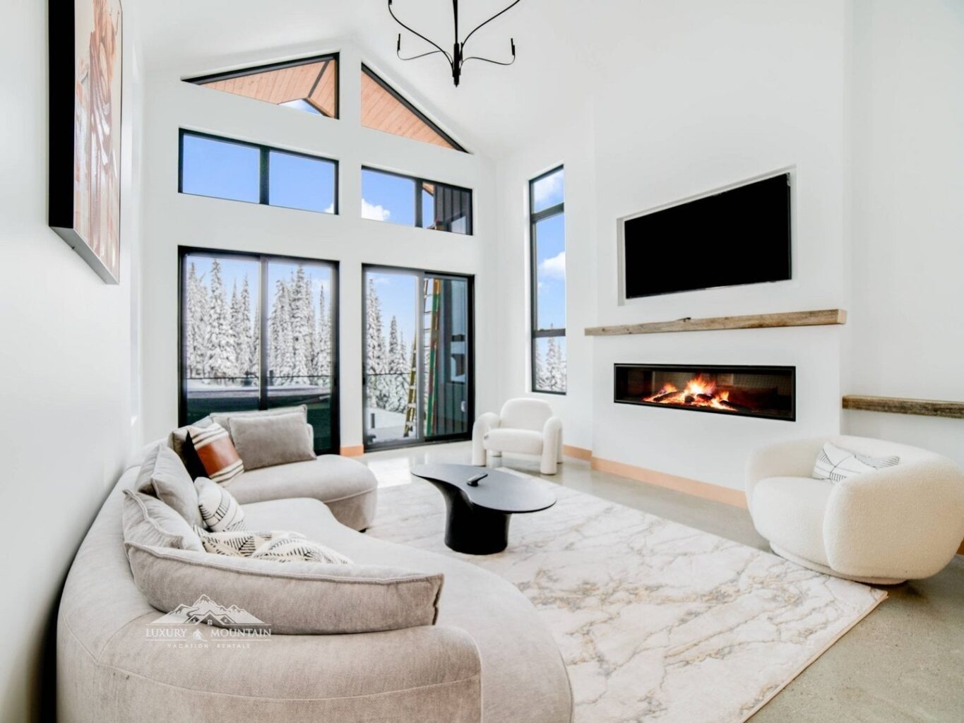 Black Diamond – Luxury 4-Bedroom Chalet at Big White | LMVR