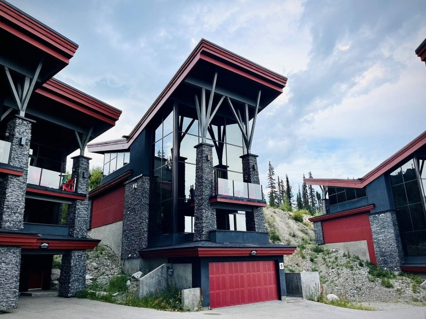 Edge 9 – Luxury 5-Bedroom Chalet at Big White | LMVR